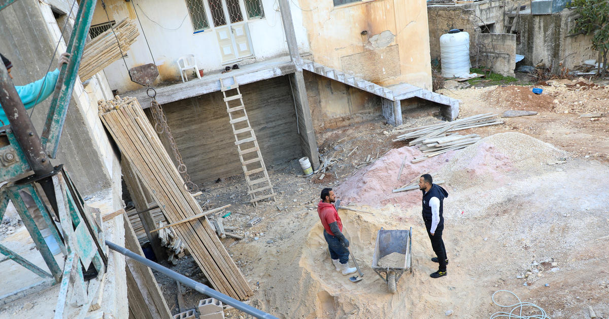 Jordan issues record number of work permits to Syrian refugees | UNHCR