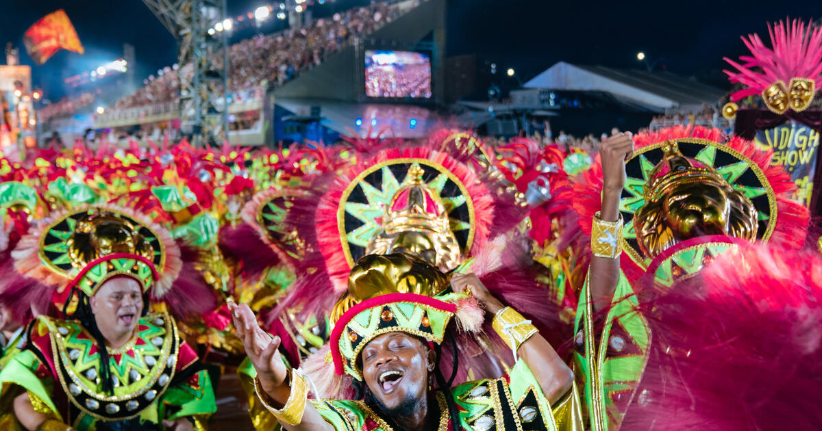 Des réfugiés participent au célèbre défilé du carnaval de Rio pour ...