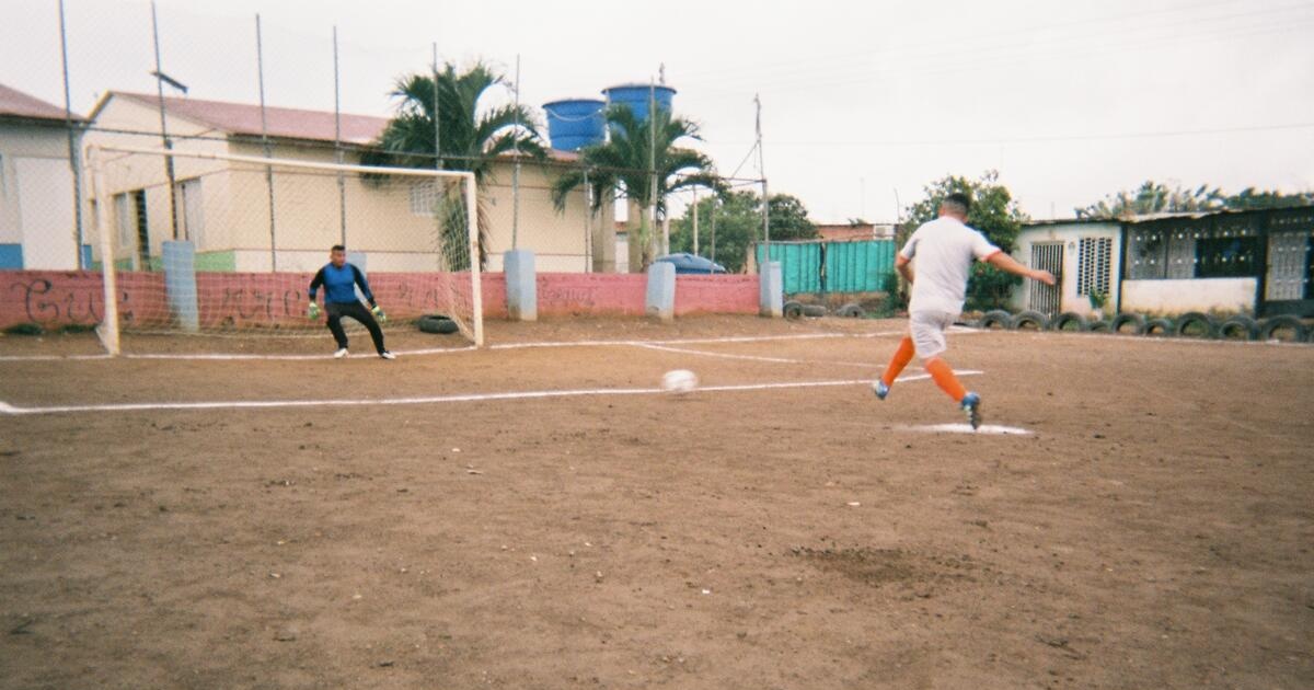 Goal Click allows displaced people to document the healing power of ...