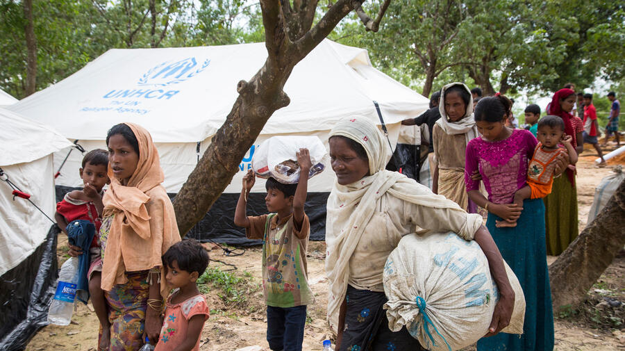 Rohingya refugees still fleeing to Bangladesh with crisis in third month | UNHCR