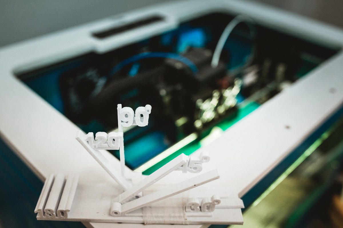 MIT workshop teaches refugee children joys of digital design | UNHCR US