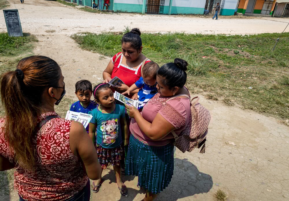 Mother and daughter aid in Belize’s regularization process | UNHCR US