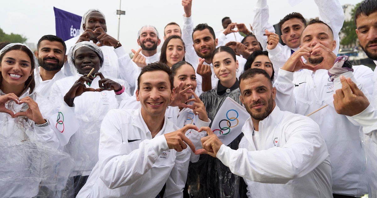 Largest-ever Refugee Olympic Team makes its entrance as Paris Games ...